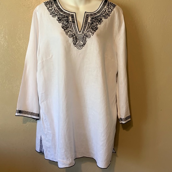 Peter Nygard | Tops | 35 Peter Nygard Size 6 White Black Trim Linen Top ...